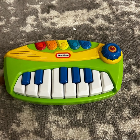 Little Tikes | Toys | Little Tikes Pop Tunes Keyboard | Poshmark